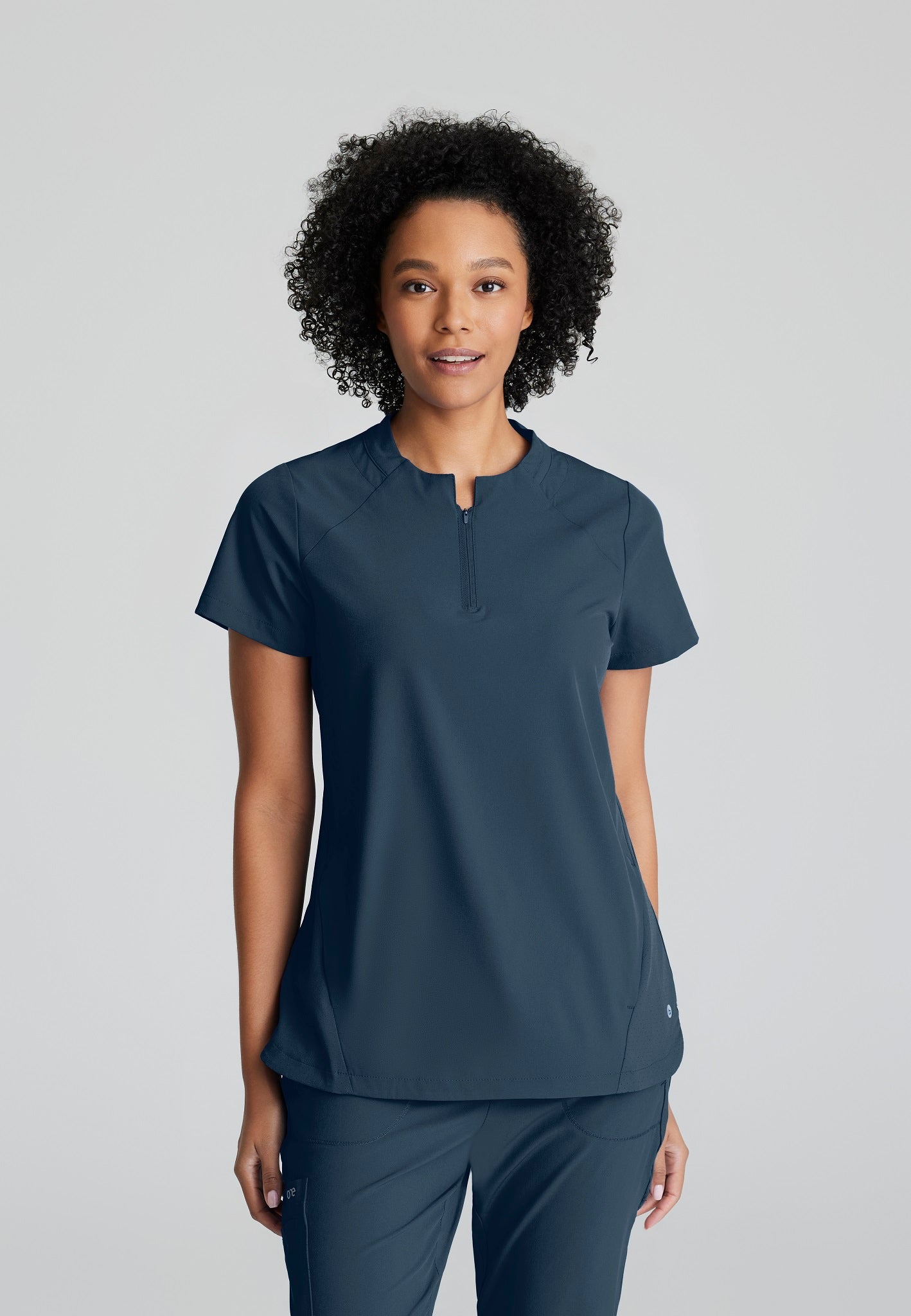 BOT216 Barco One Pet Hair Release Flux 2-Pocket Banded Zip Collar Top ...